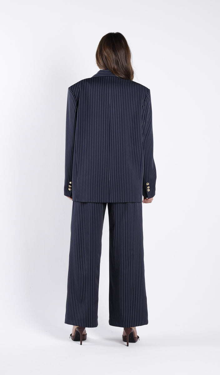 GRAHAM SUIT – The Hummingbird